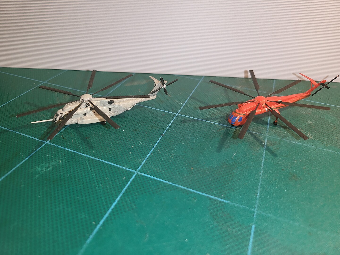 US Marines Air Group Aircraft/Heli Set -- Plastic Model Ship Kit -- 1/ ...