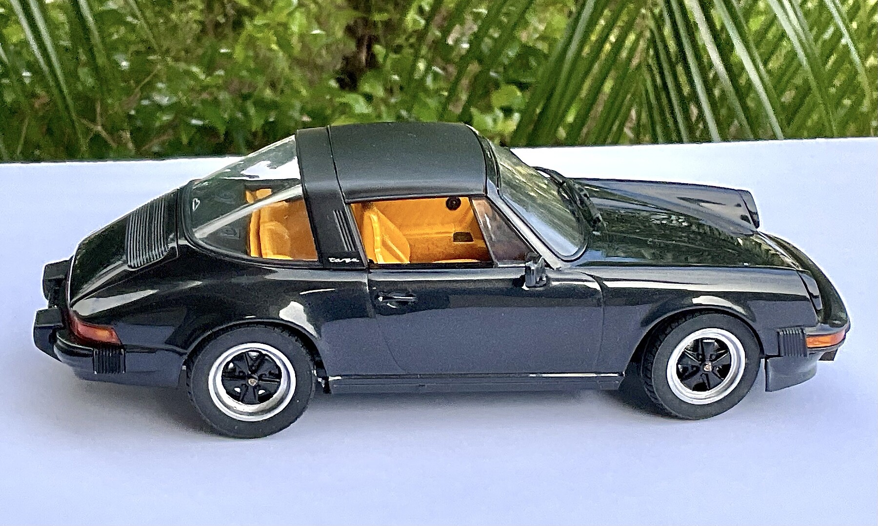 Porsche 911 Carrera 3.2 Targa -- Plastic Model Car Vehicle Kit -- 1/24 ...