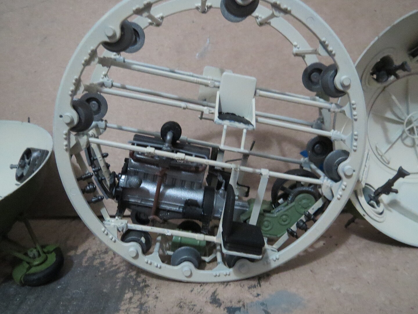 Kugelpanzer 41(r) Ball Tank w/Interior -- Plastic Model Tank Kit -- 1/ ...