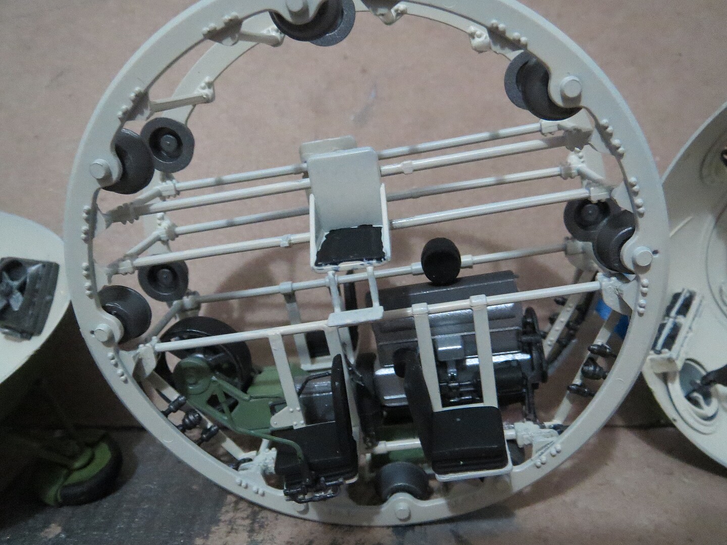 Kugelpanzer 41(r) Ball Tank w/Interior -- Plastic Model Tank Kit -- 1/ ...