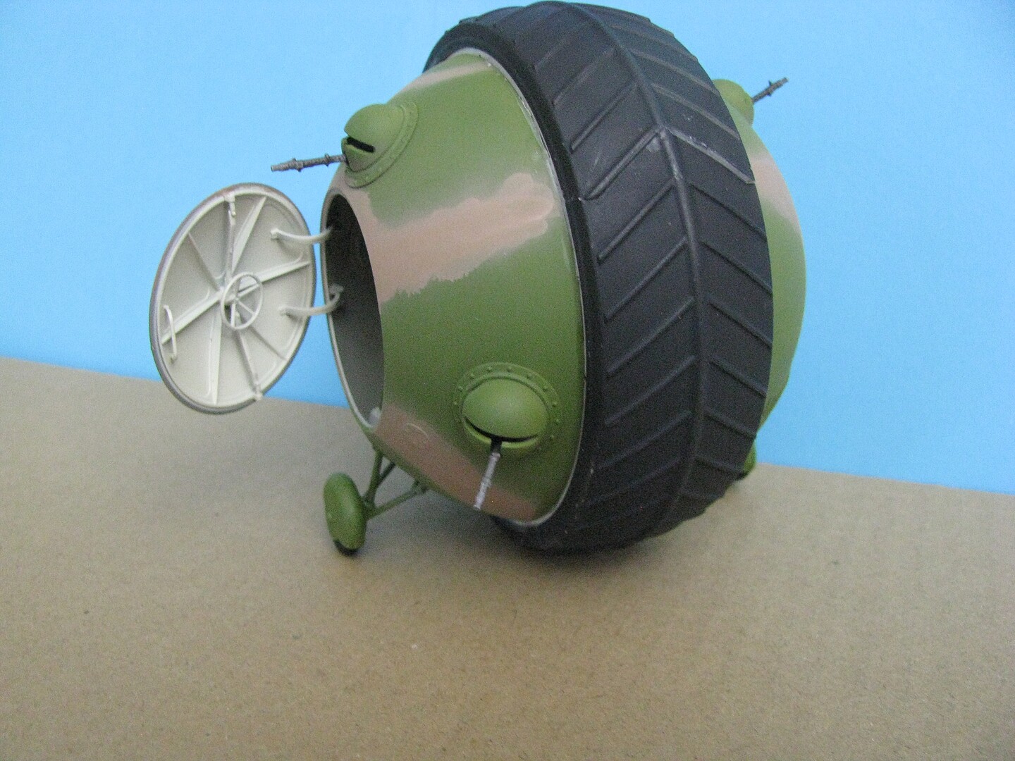 Kugelpanzer 41(r) Ball Tank w/Interior -- Plastic Model Tank Kit -- 1/ ...