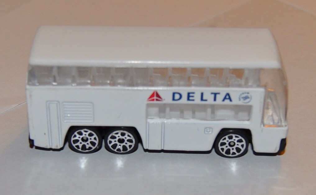 Delta Airlines Die Cast Playset (12pc Set) pictures by mh9162013