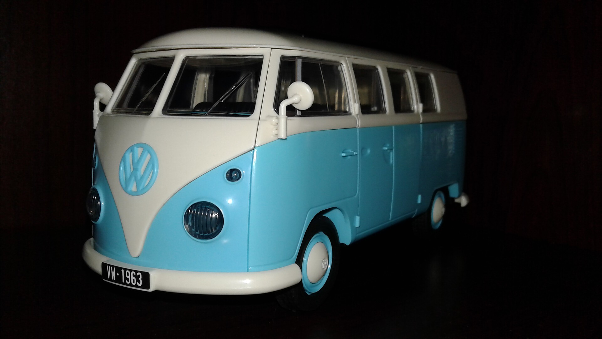 Gallery Pictures Airfix Quick Build VW Camper Bus (Blue) Plastic Model ...