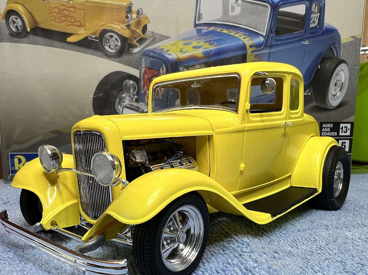 1932 Ford 5 Window Coupe -- Plastic Model Car Kit -- 1/25 Scale ...