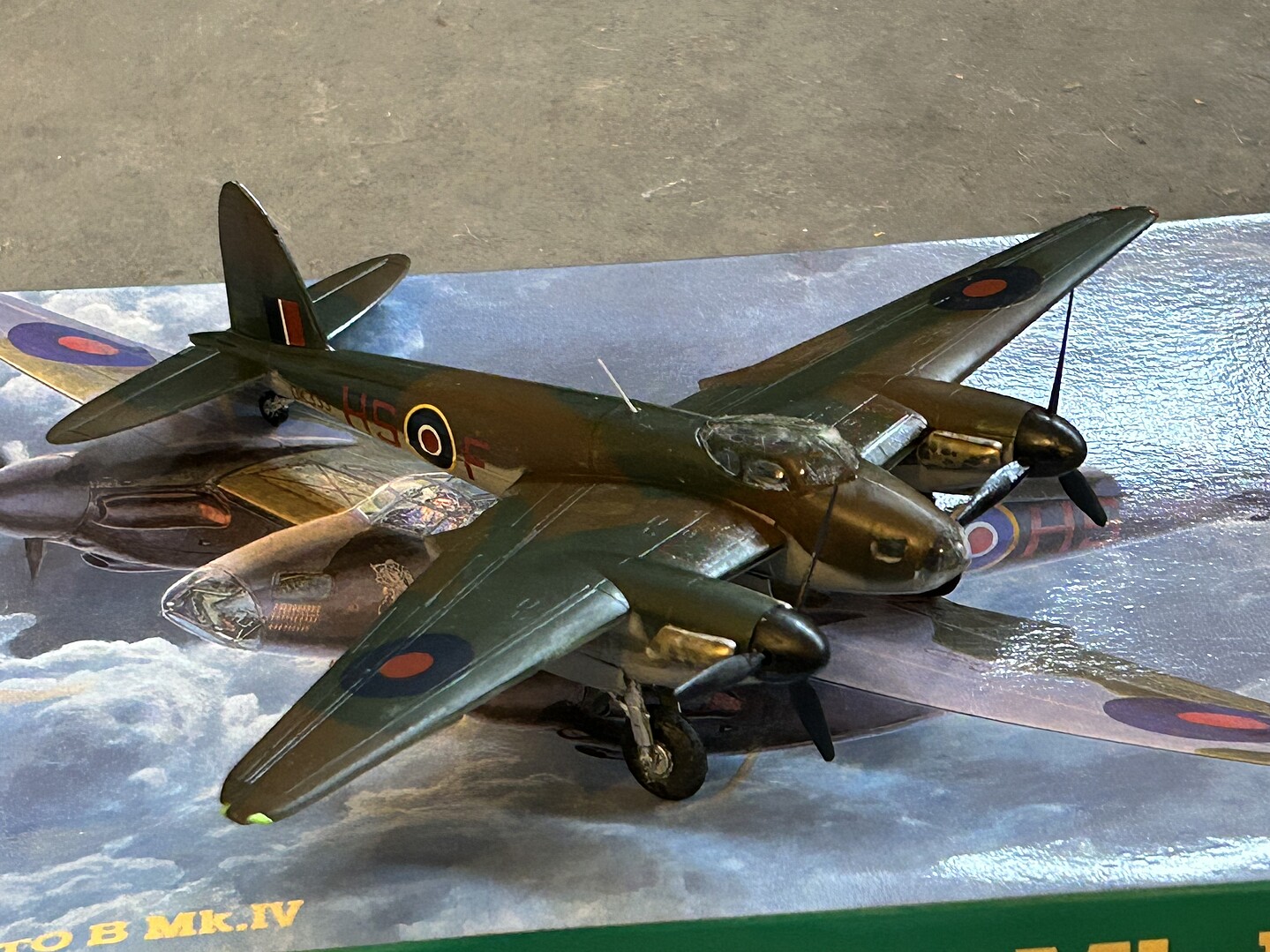 DeHAVILLAND MOSQUITO -- Plastic Model Airplane Kit -- 1/72 Scale ...