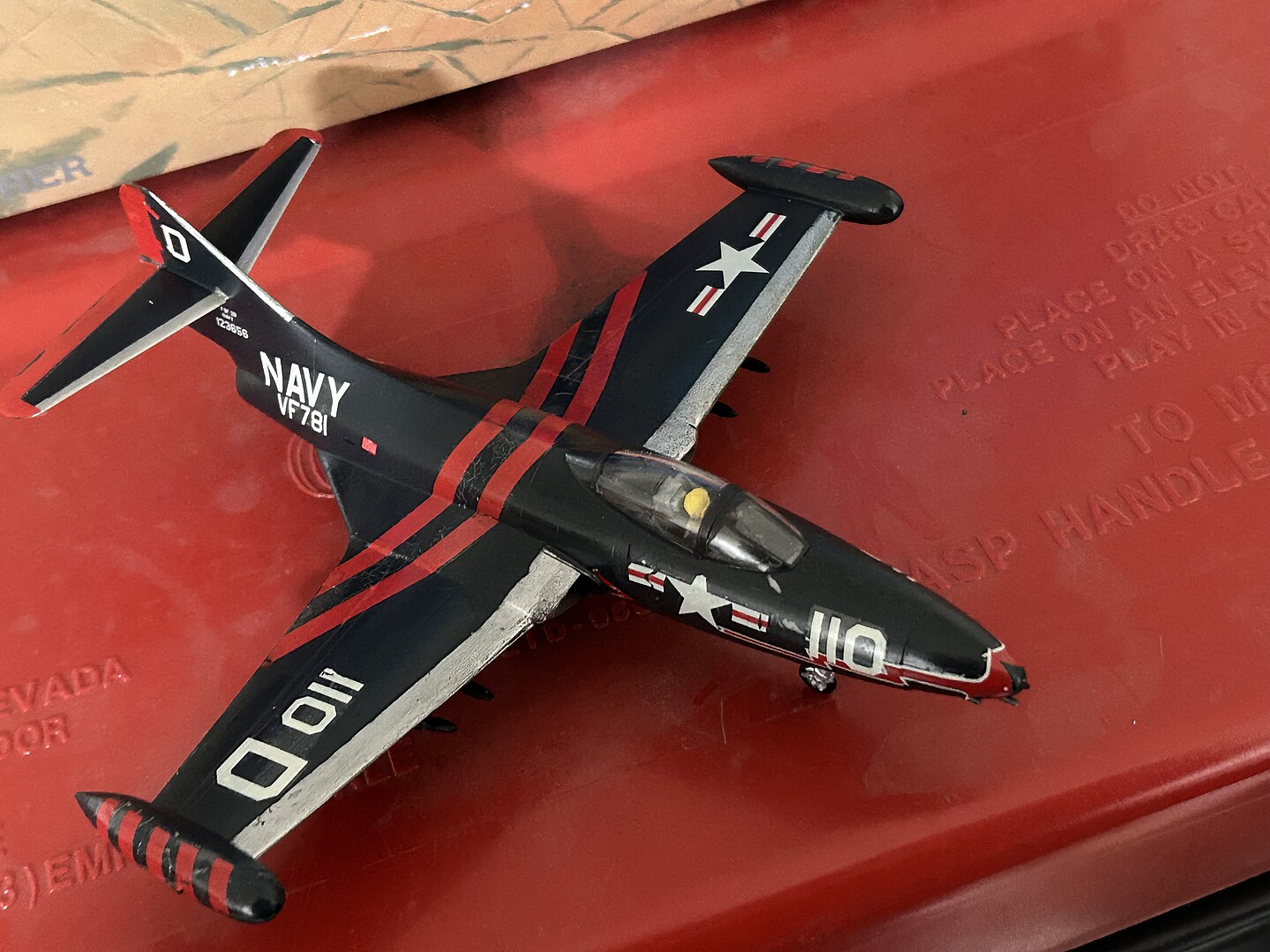 F9F-2 Panther -- Plastic Model Airplane Kit -- 1/72 Scale -- #00242 ...