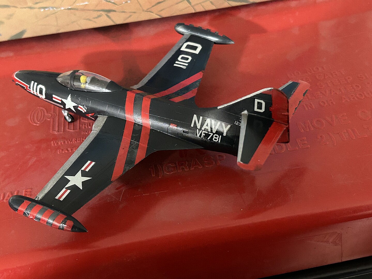 F9F-2 Panther -- Plastic Model Airplane Kit -- 1/72 Scale -- #00242 ...