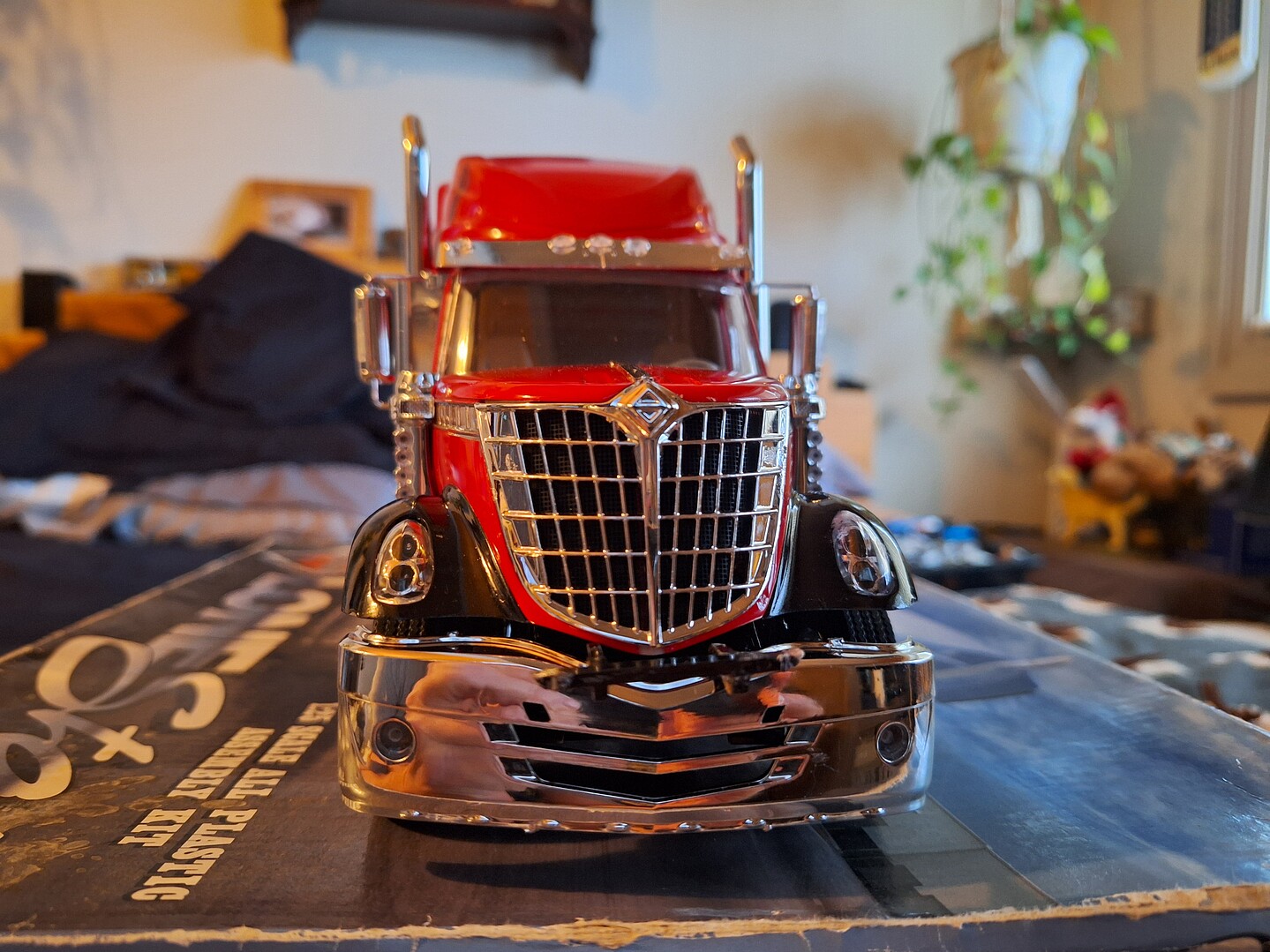 2010 International Lonestar -- Plastic Model Truck Kit -- 1/25 Scale ...