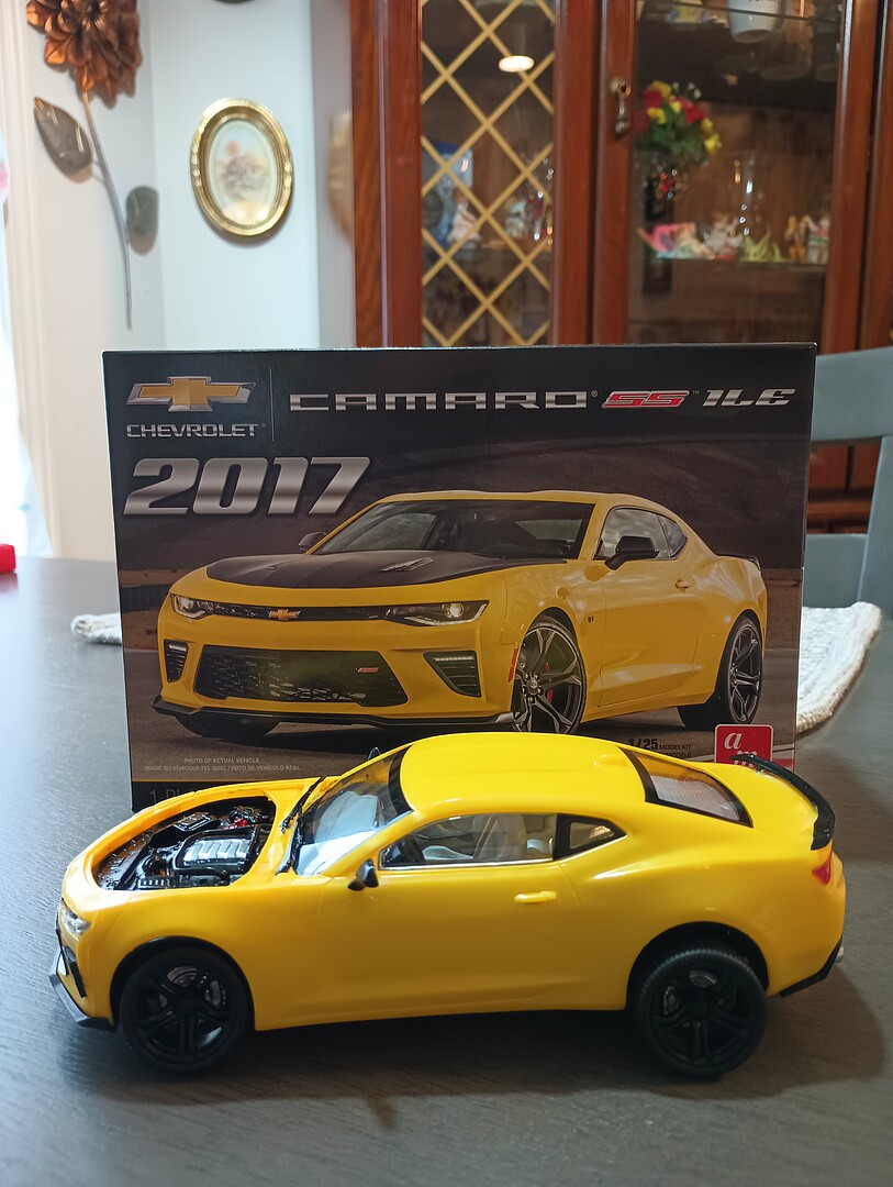 2017 Chevy Camaro SS 1LE -- Plastic Model Car Kit -- 1/25 Scale ...