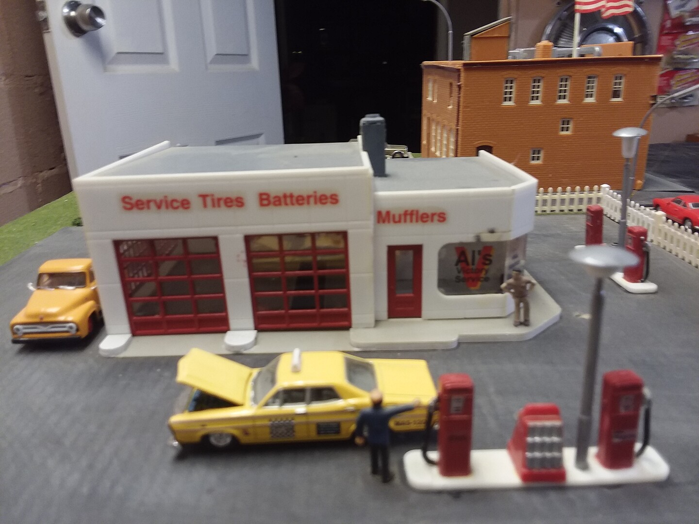 Al's Victory Service Station - Kit - 4 x 6 x 2-1/16'' -- HO Scale Model ...