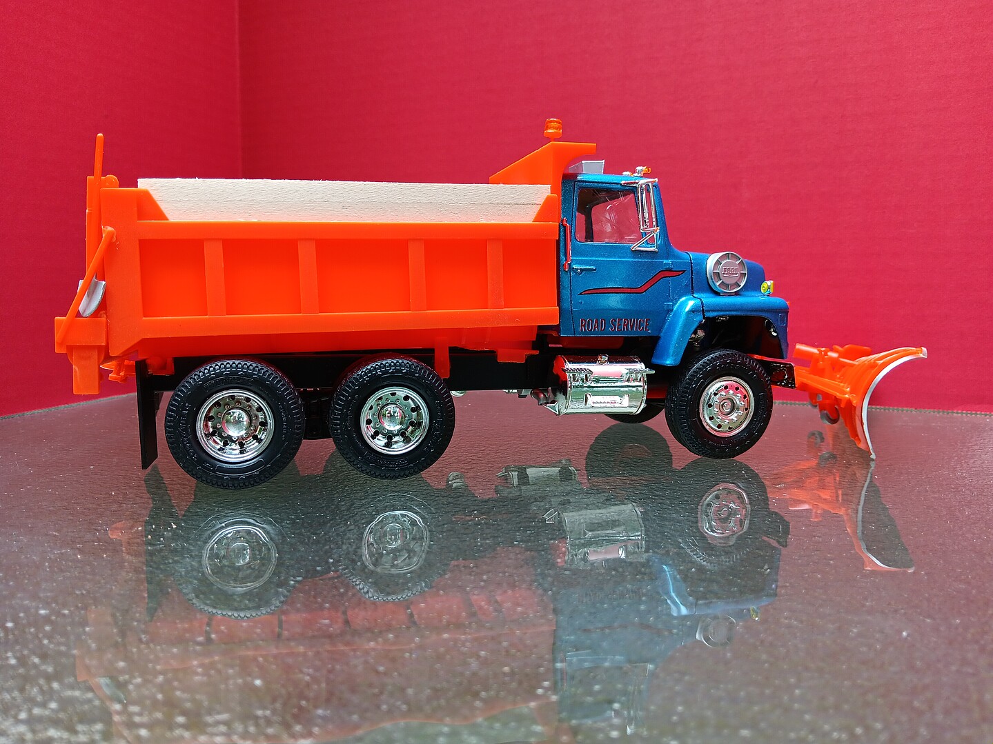 Gallery Pictures AMT Ford LNT-8000 Snow Plow Plastic Model Truck ...