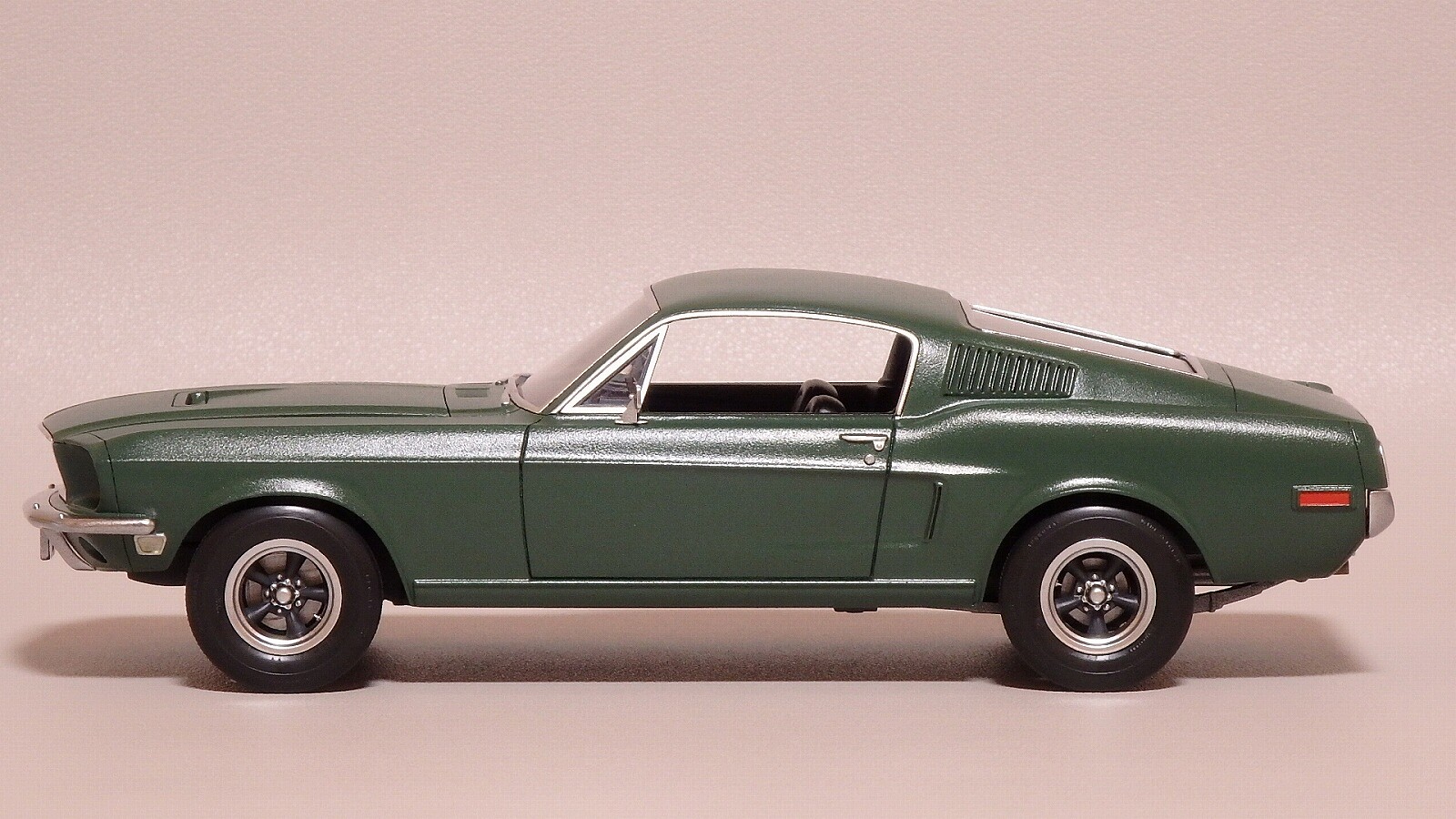 1968 Mustang GT 2'n1 -- Plastic Model Car Kit -- 1/25 Scale -- #854215 ...
