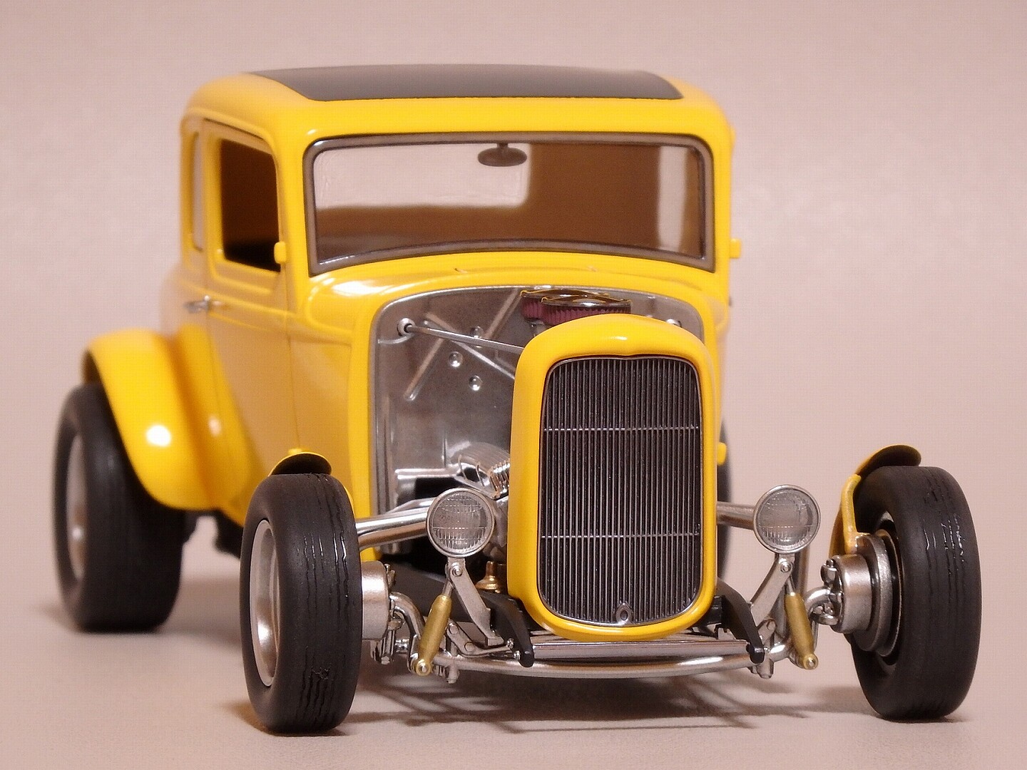 '32 Ford Roadster -- Plastic Model Car Vehicle Kit -- 1/25 Scale ...