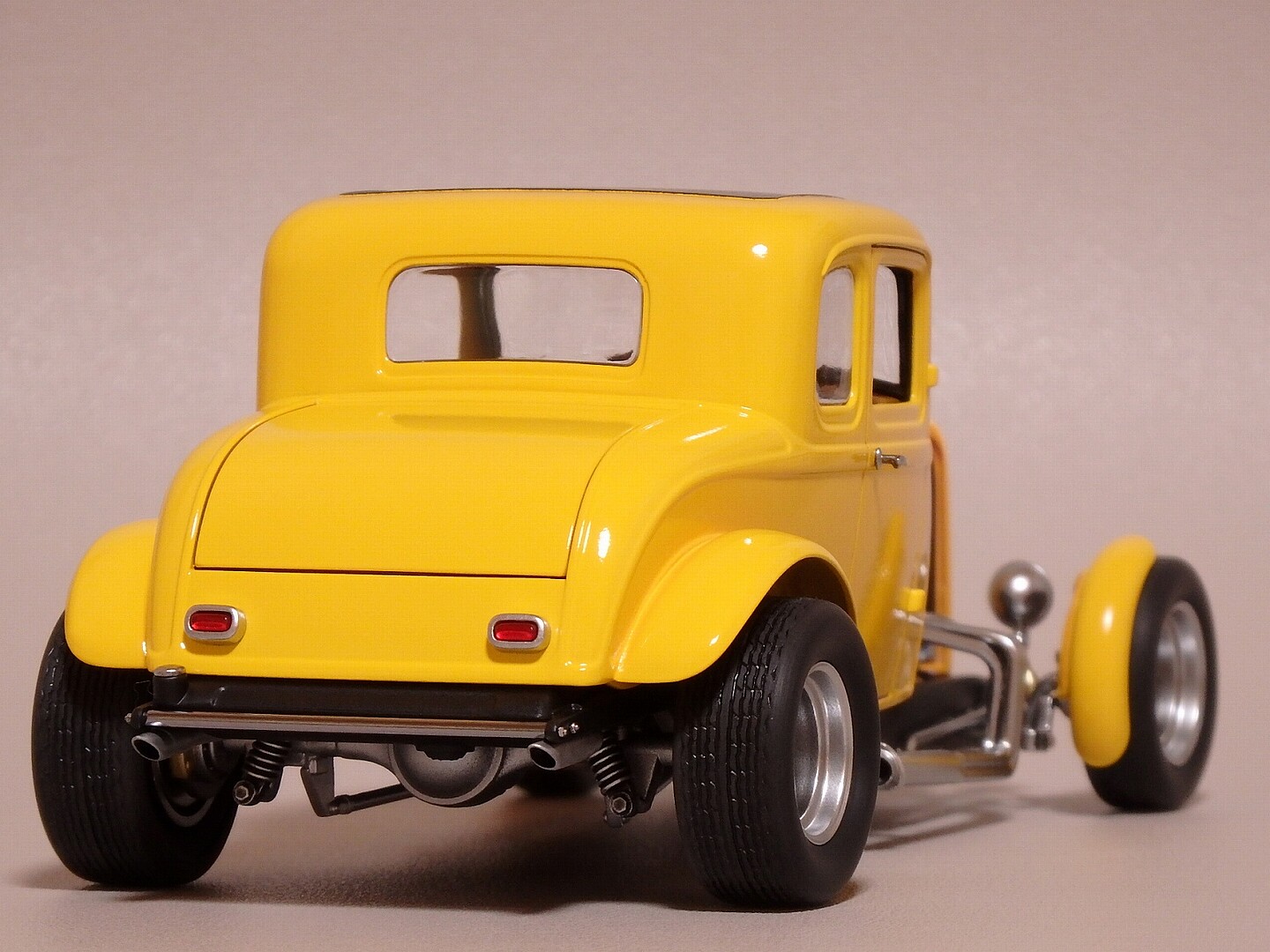 '32 Ford Roadster -- Plastic Model Car Vehicle Kit -- 1/25 Scale ...