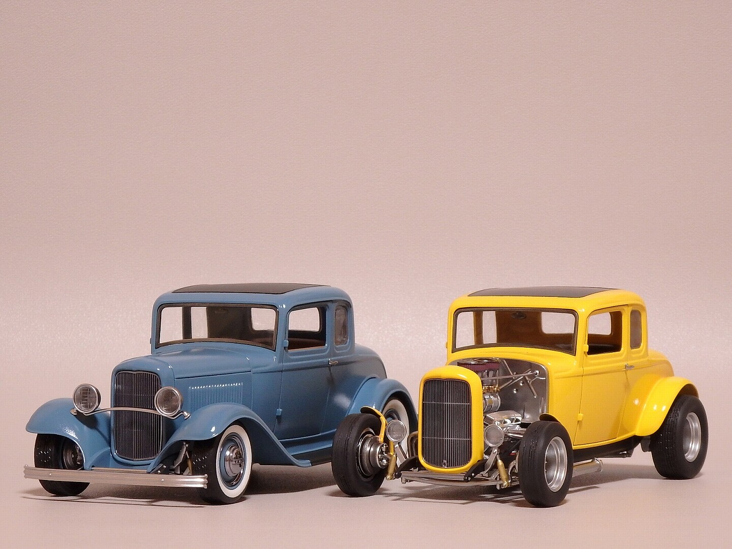 '32 Ford Roadster -- Plastic Model Car Vehicle Kit -- 1/25 Scale ...
