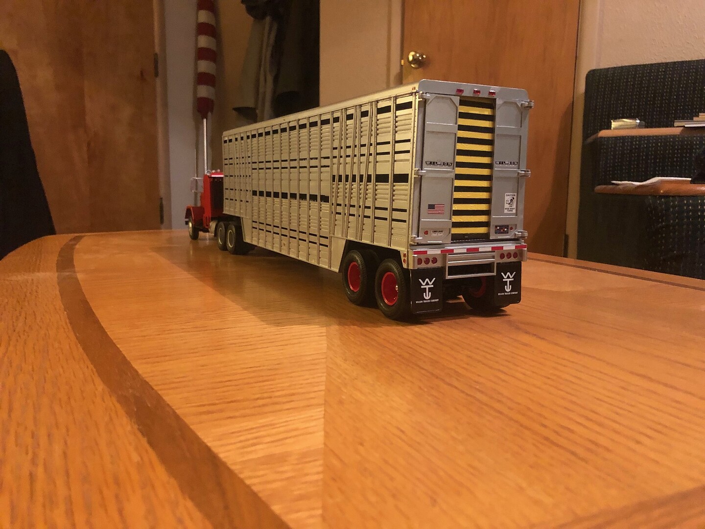 Wilson Livestock Van Trailer -- Plastic Model Vehicle Kit -- 1/25 Scale ...