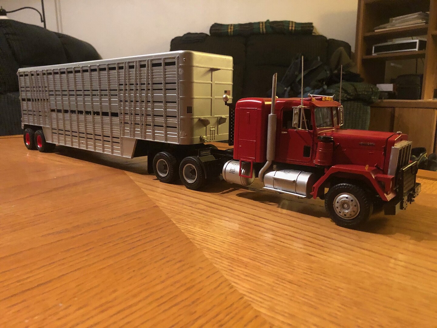 Wilson Livestock Van Trailer -- Plastic Model Vehicle Kit -- 1/25 Scale -- #1106-06 pictures by ...