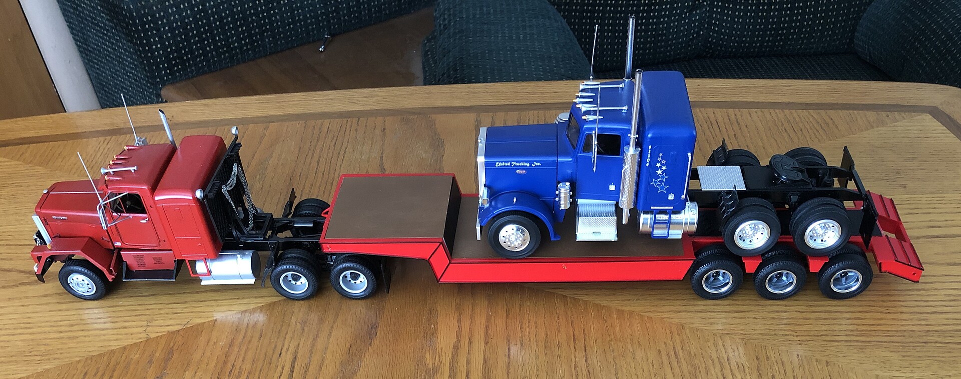 880 Lowboy Trailer with load -- Plastic Model Truck Vehicle Kit -- 1/25 ...