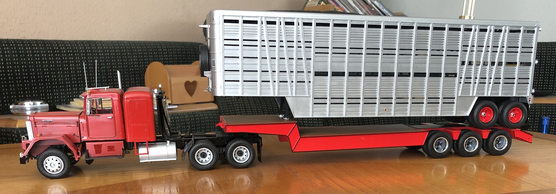 880 Lowboy Trailer with load -- Plastic Model Truck Vehicle Kit -- 1/25 ...