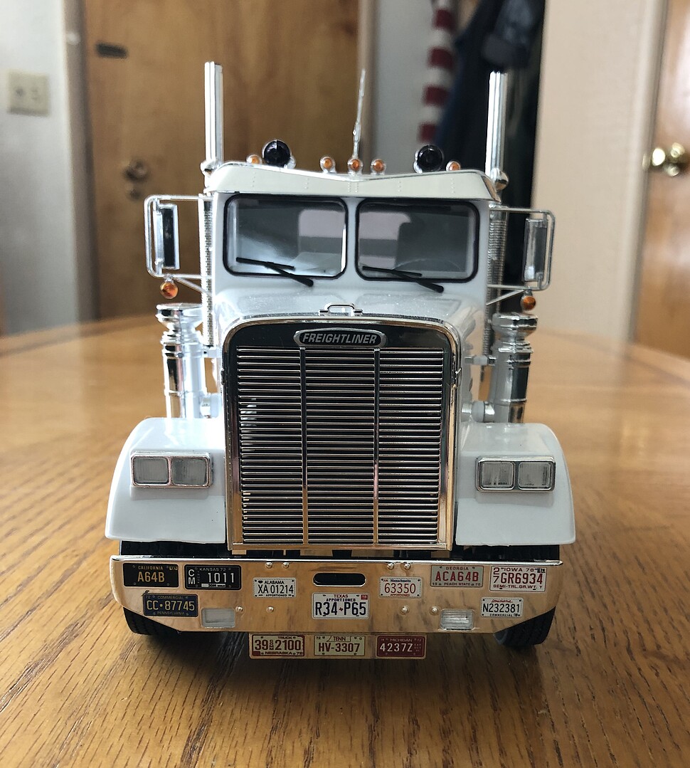 Freightliner FLC Tractor Cab -- Plastic Model Truck Kit -- 1/24 Scale ...