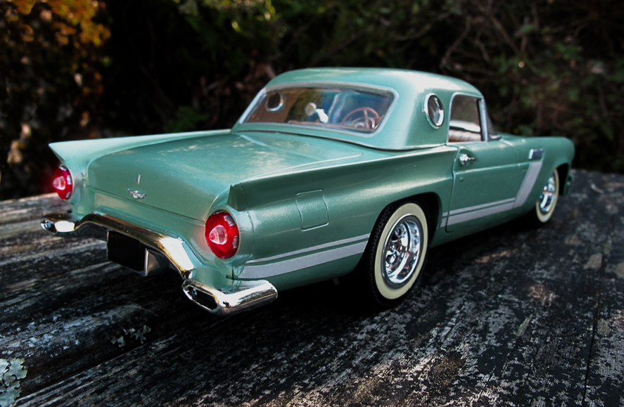 1957 Ford Thunderbird -- Plastic Model Car Vehicle Kit -- 1/16 Scale ...