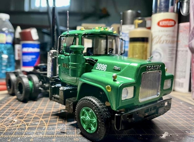 Mack R685ST Semi Tractor -- Plastic Model Truck Kit -- 1/25 -- #1039-06 ...