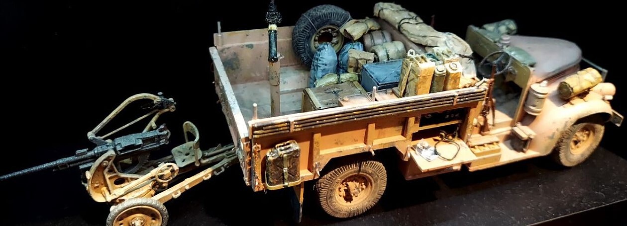 British L.R.D.G. Command Car w/Breda 20mm -- Plastic Model Military Kit ...