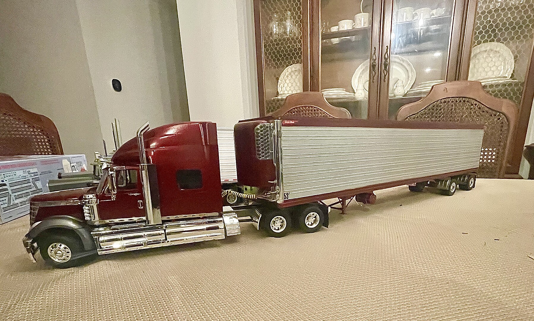 2010 International Lonestar -- Plastic Model Truck Kit -- 1/25 Scale ...