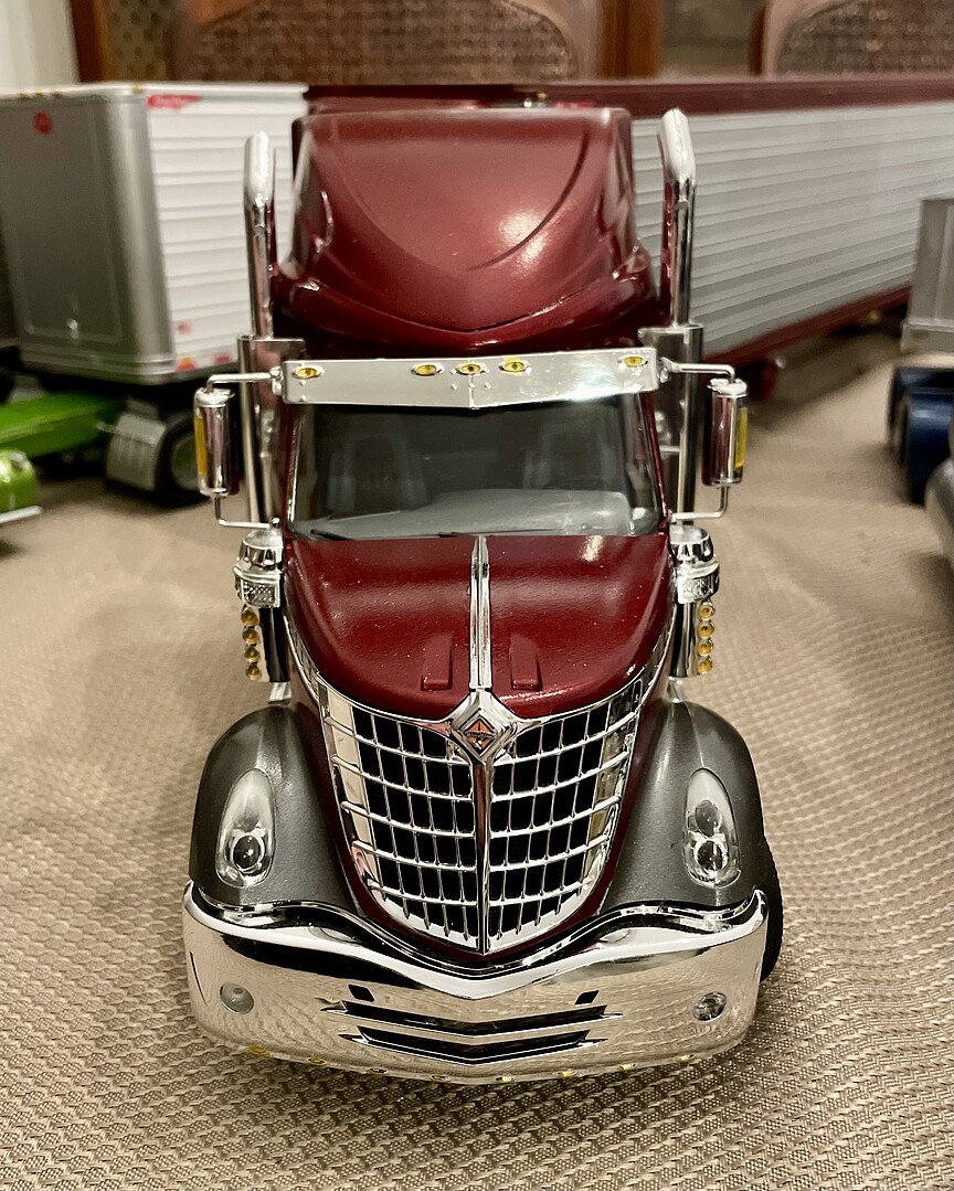 2010 International Lonestar -- Plastic Model Truck Kit -- 1/25 Scale ...