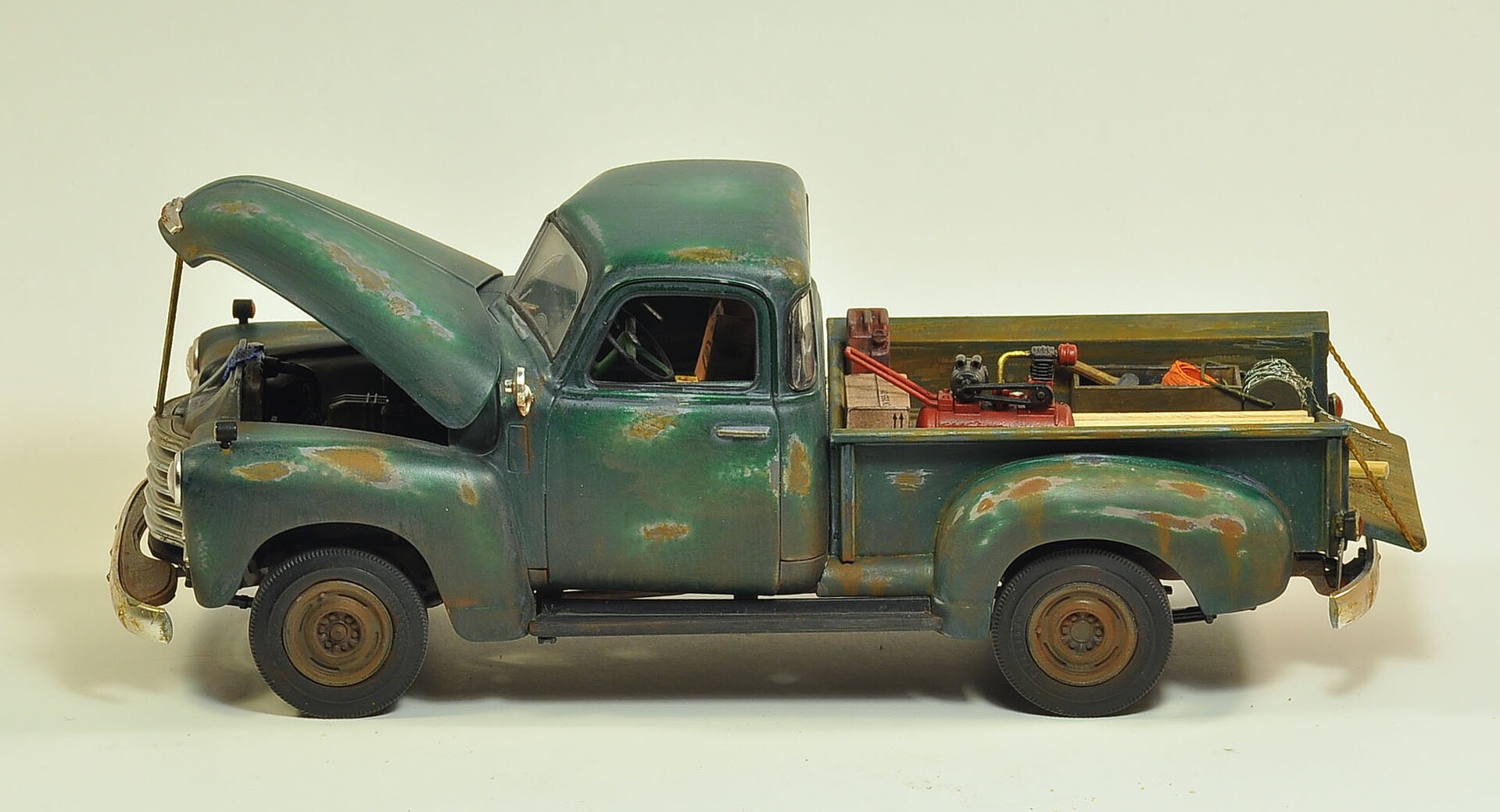 1950 Chevy Pick-Up -- Plastic Model Truck Kit -- 1/25 Scale -- #1076-12 ...