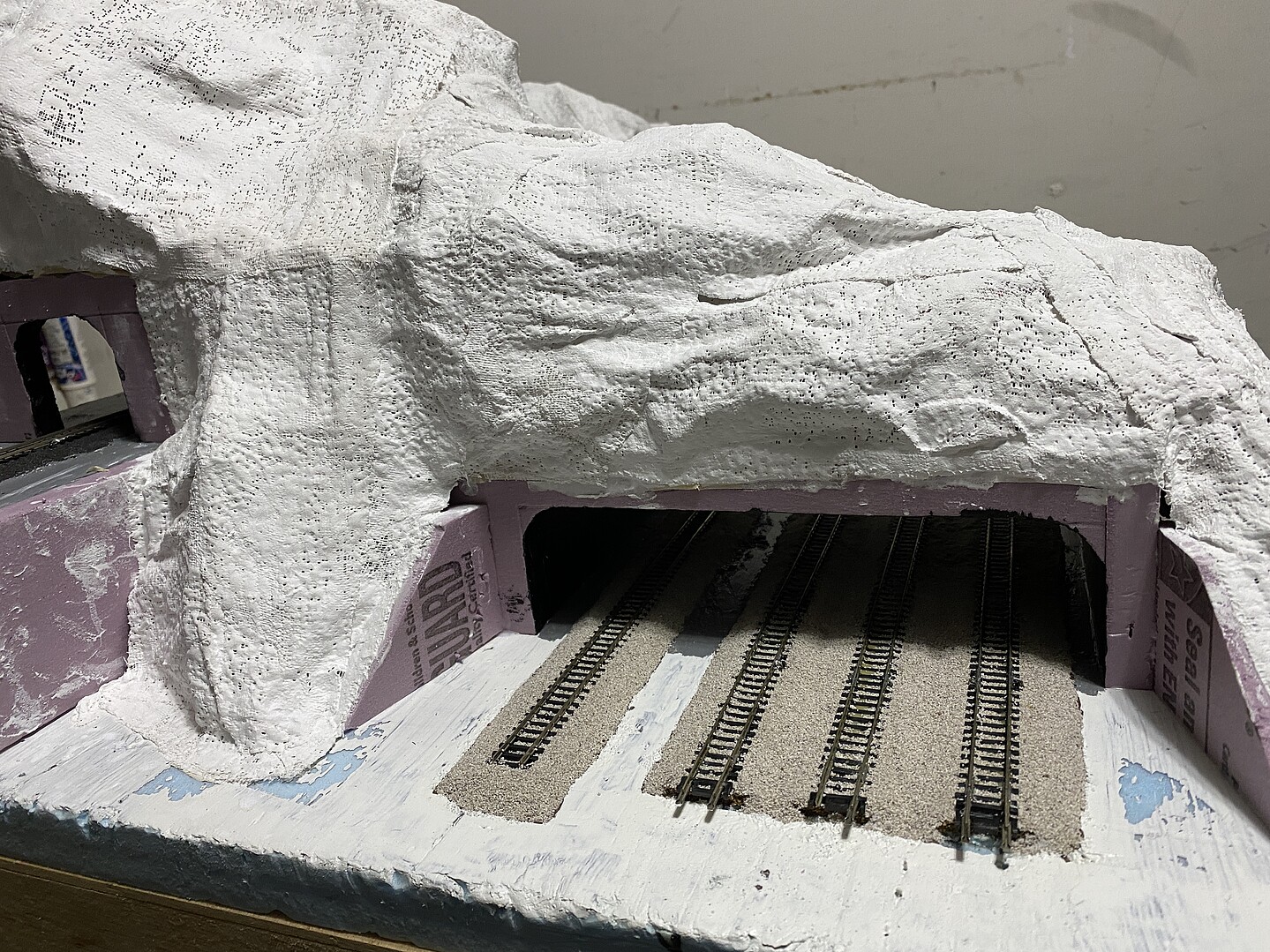 Plaster Cloth -- 8'' X 10' Roll -- Model Railroad Mold Accessory -- # ...