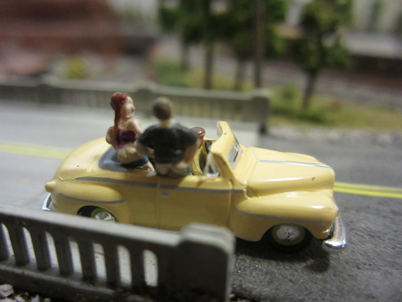 People Mooning (4) (Plastic) -- N Scale Model Railroad Figure -- #900 ...