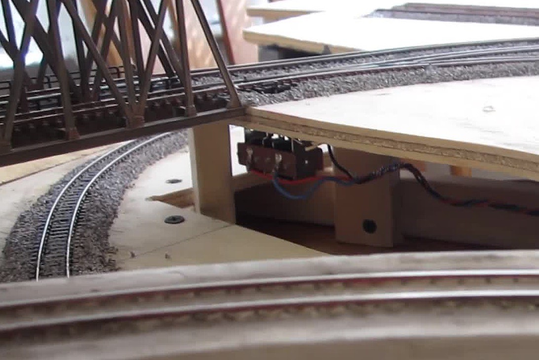 Turnout Motor w/ Extended Operating Pin -- Model Railroad Electrical ...