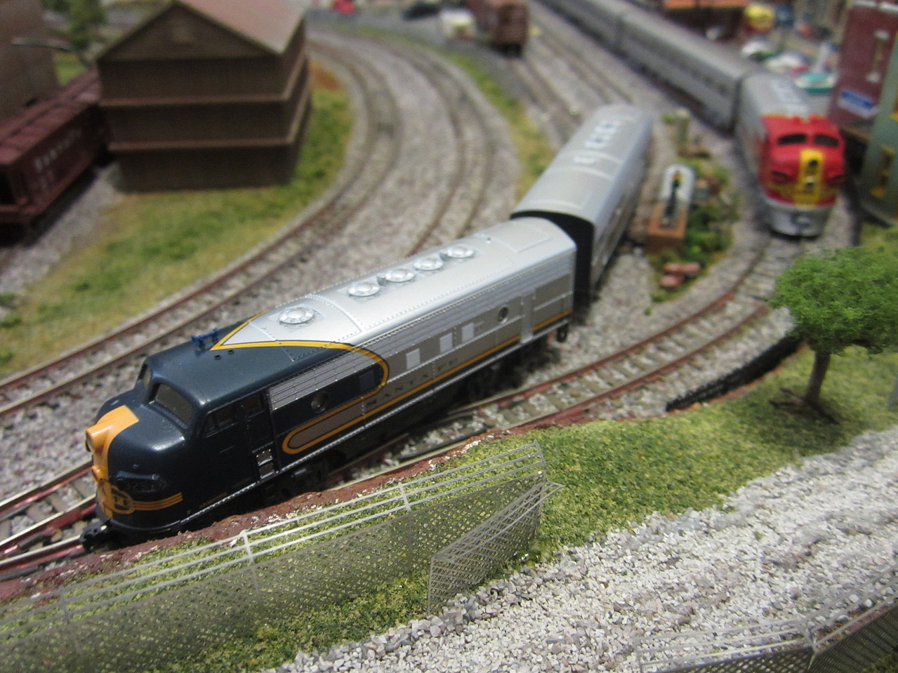 EMD F7B ATSF Blue Bonnet -- N Scale Model Train Diesel Locomotive ...