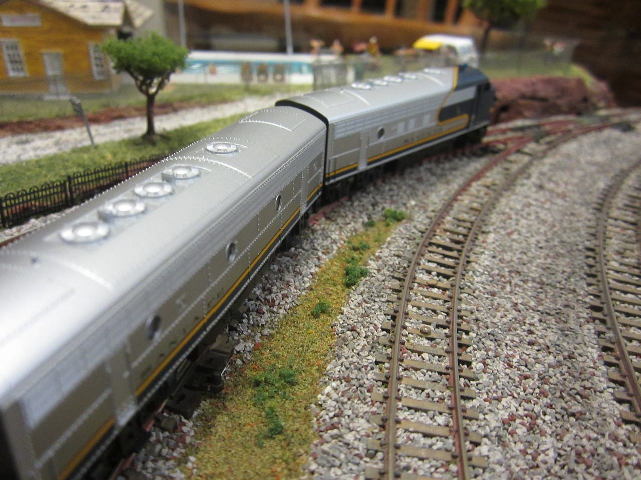EMD F7B ATSF Blue Bonnet -- N Scale Model Train Diesel Locomotive ...