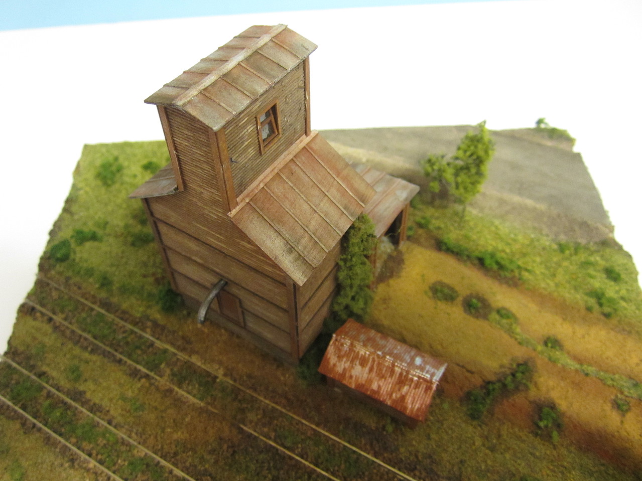 Grain Elevator Laser-Art Kit -- N Scale Model Railroad Building -- #889 ...