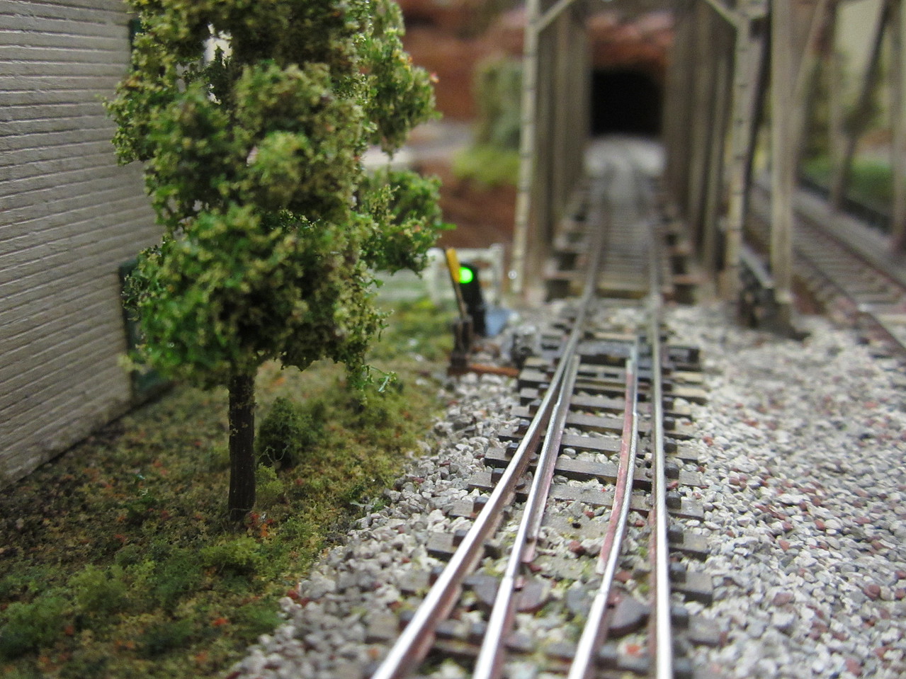 Ground Signal w/LEDs - 2-Light (black) -- N Scale Model Railroad ...