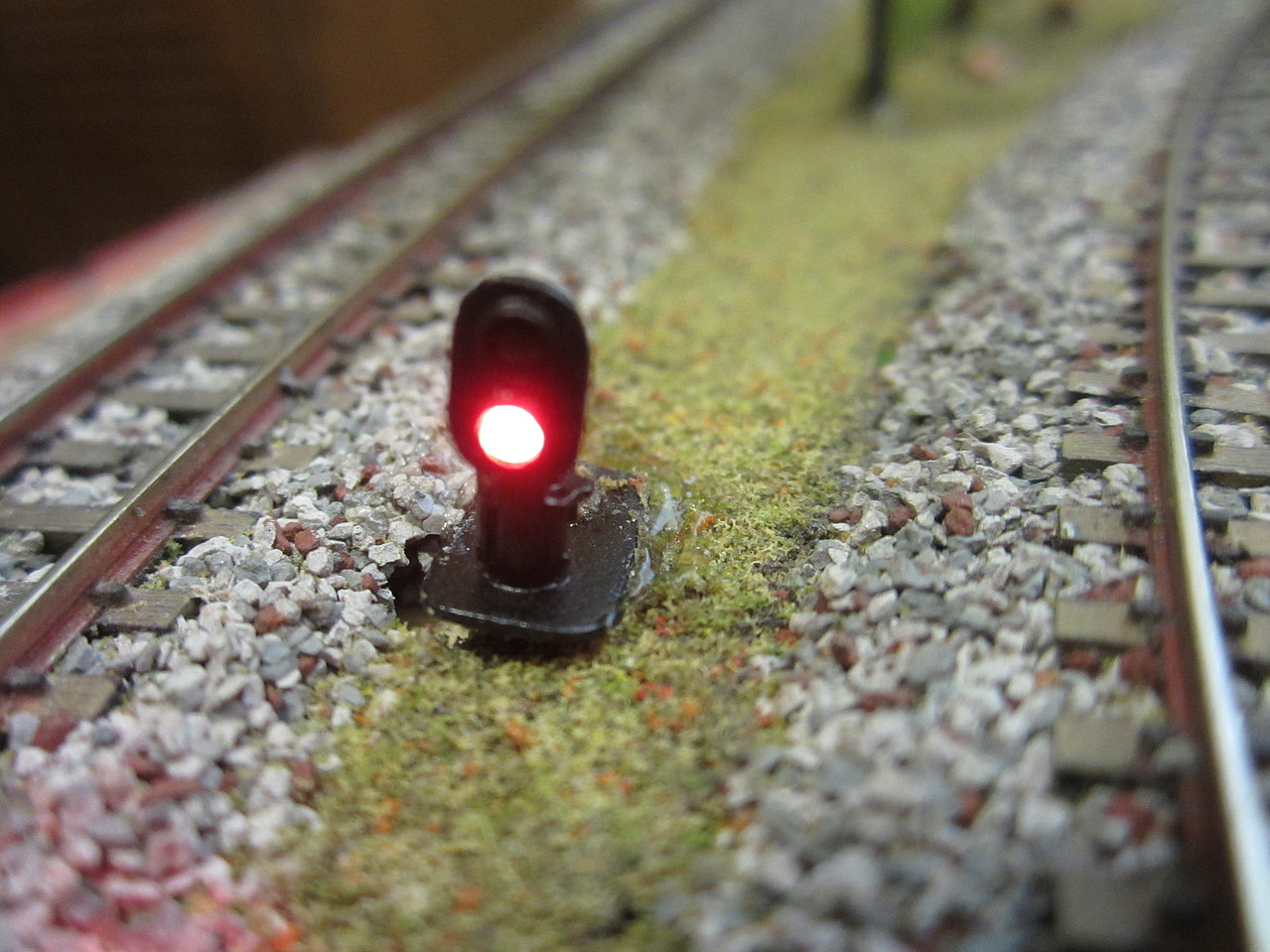 Ground Signal w/LEDs - 2-Light (black) -- N Scale Model Railroad ...