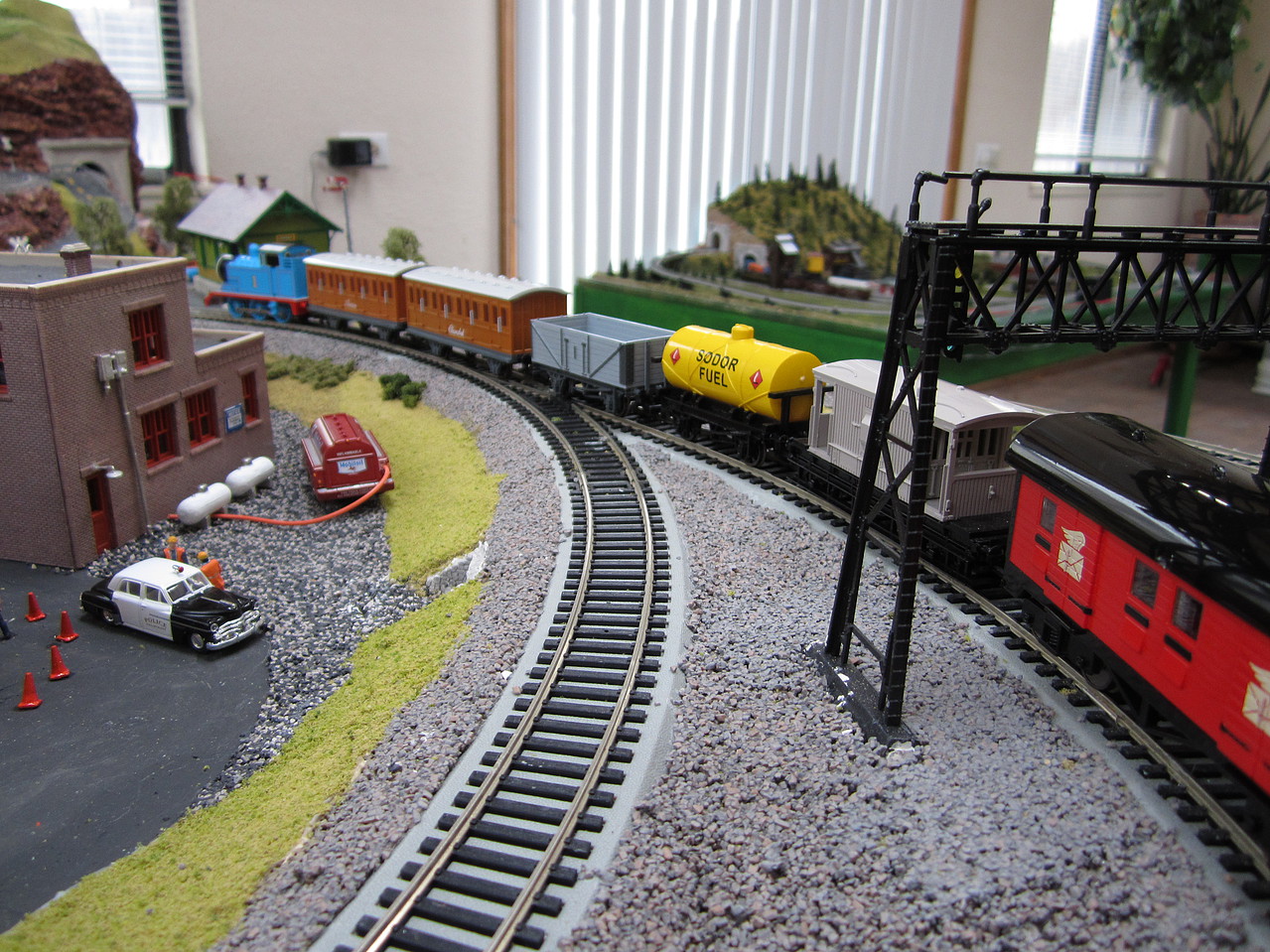 Thomas- Mail Car -- HO Scale Thomas-the-Tank Electric Car -- #76040 ...