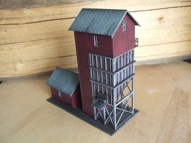 Coaling Tower -- Kit - HO-Scale pictures by monica ( Nebraska )