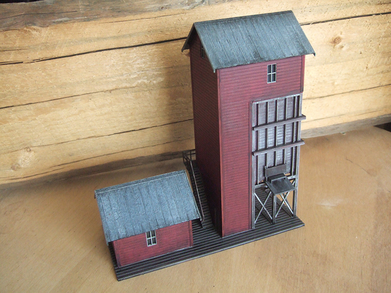 Coaling Tower -- Kit - HO-Scale pictures by monica ( Nebraska )