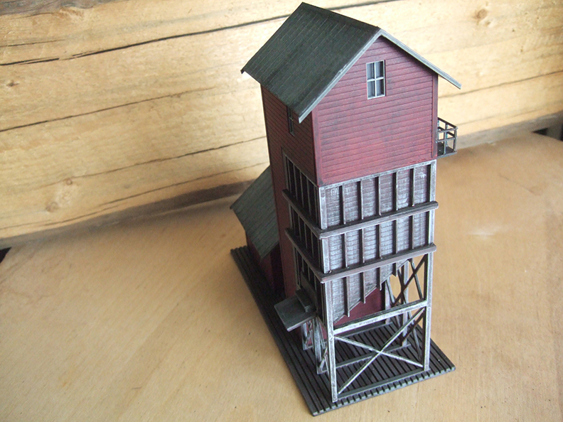Coaling Tower -- Kit - HO-Scale pictures by monica ( Nebraska )