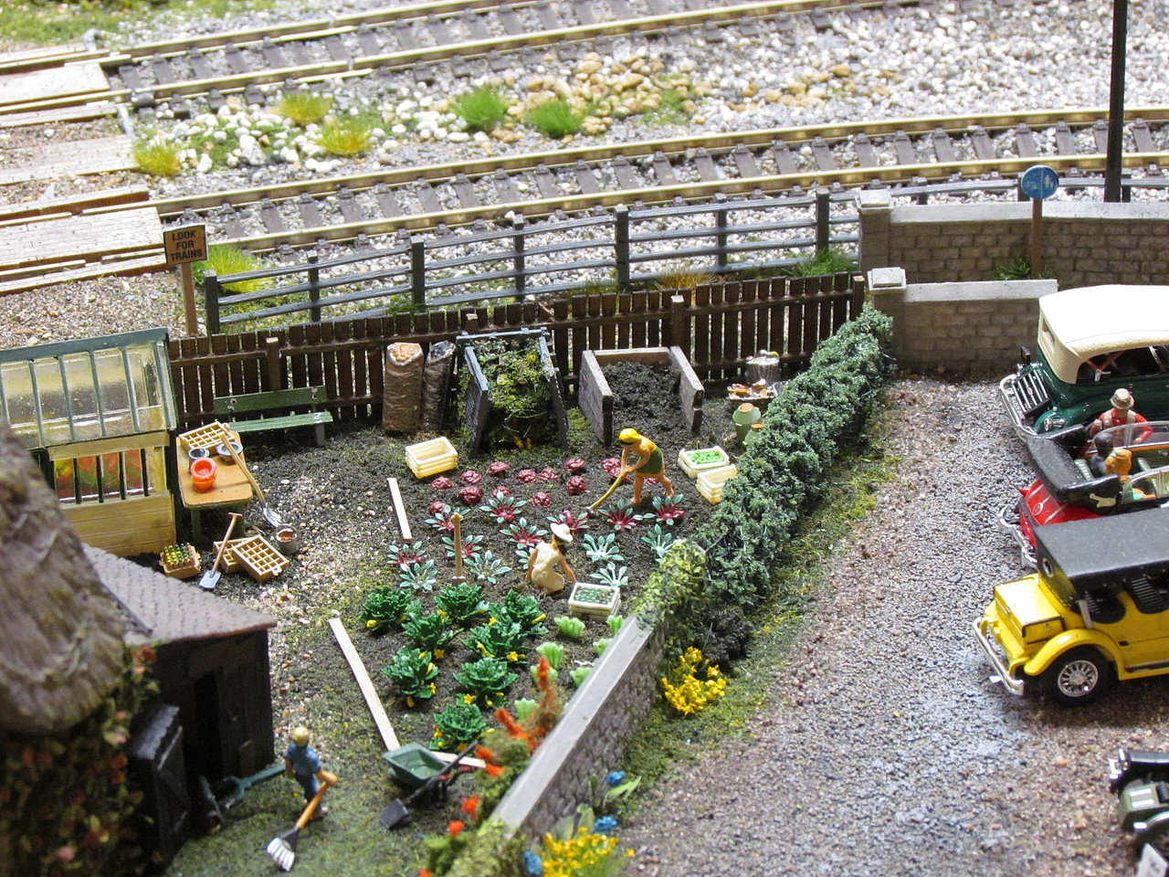 Gallery Pictures Preiser Working People Working in the Garden (6) Model ...