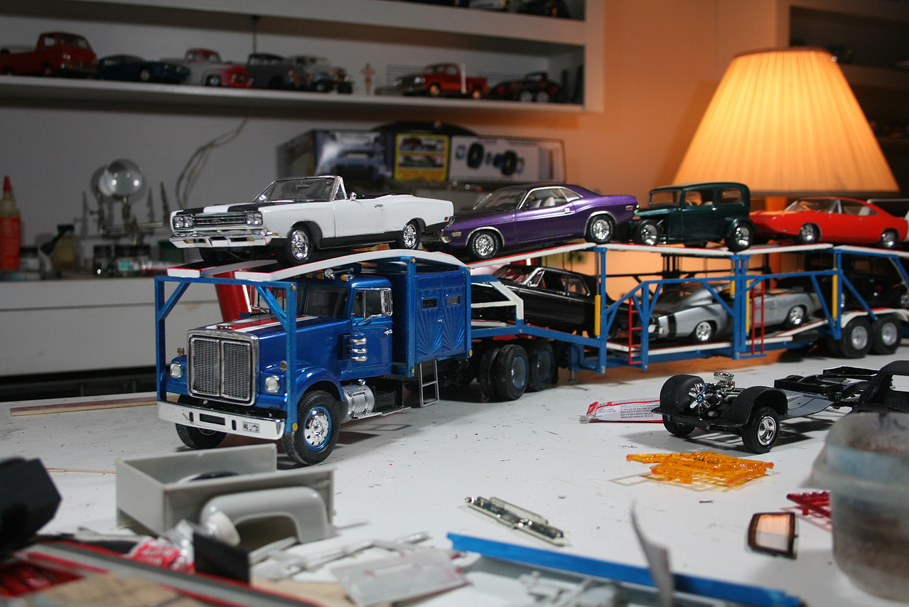 White Road Boss Truck -- Plastic Model Truck Kit -- 1/25 Scale -- #648 ...