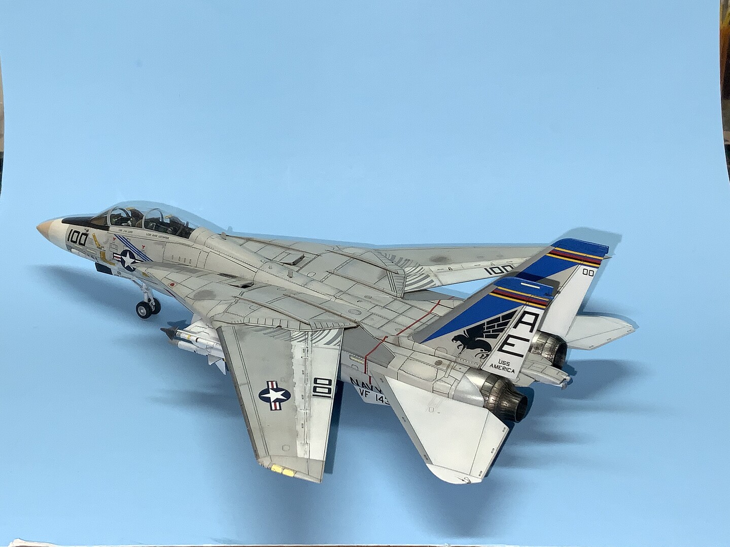 F14A VF143 Pukin Dogs USN Fighter -- Plastic Model Airplane Kit -- 1/72 ...