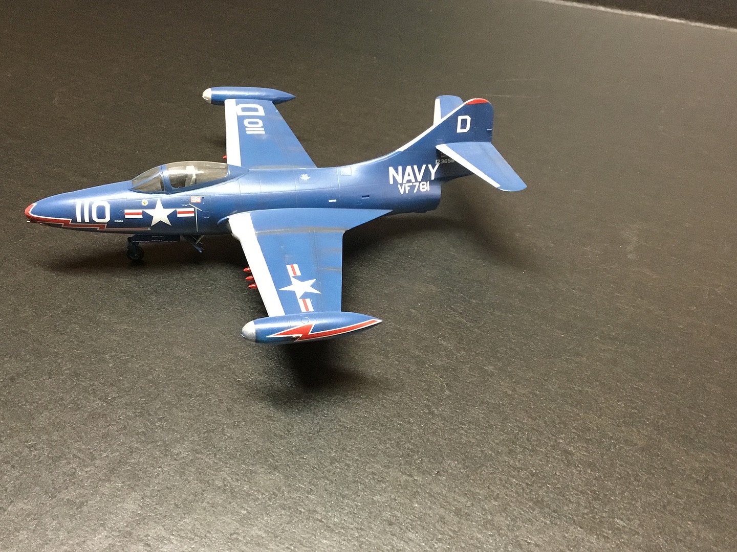 F9F-2 Panther -- Plastic Model Airplane Kit -- 1/72 Scale -- #00242 ...