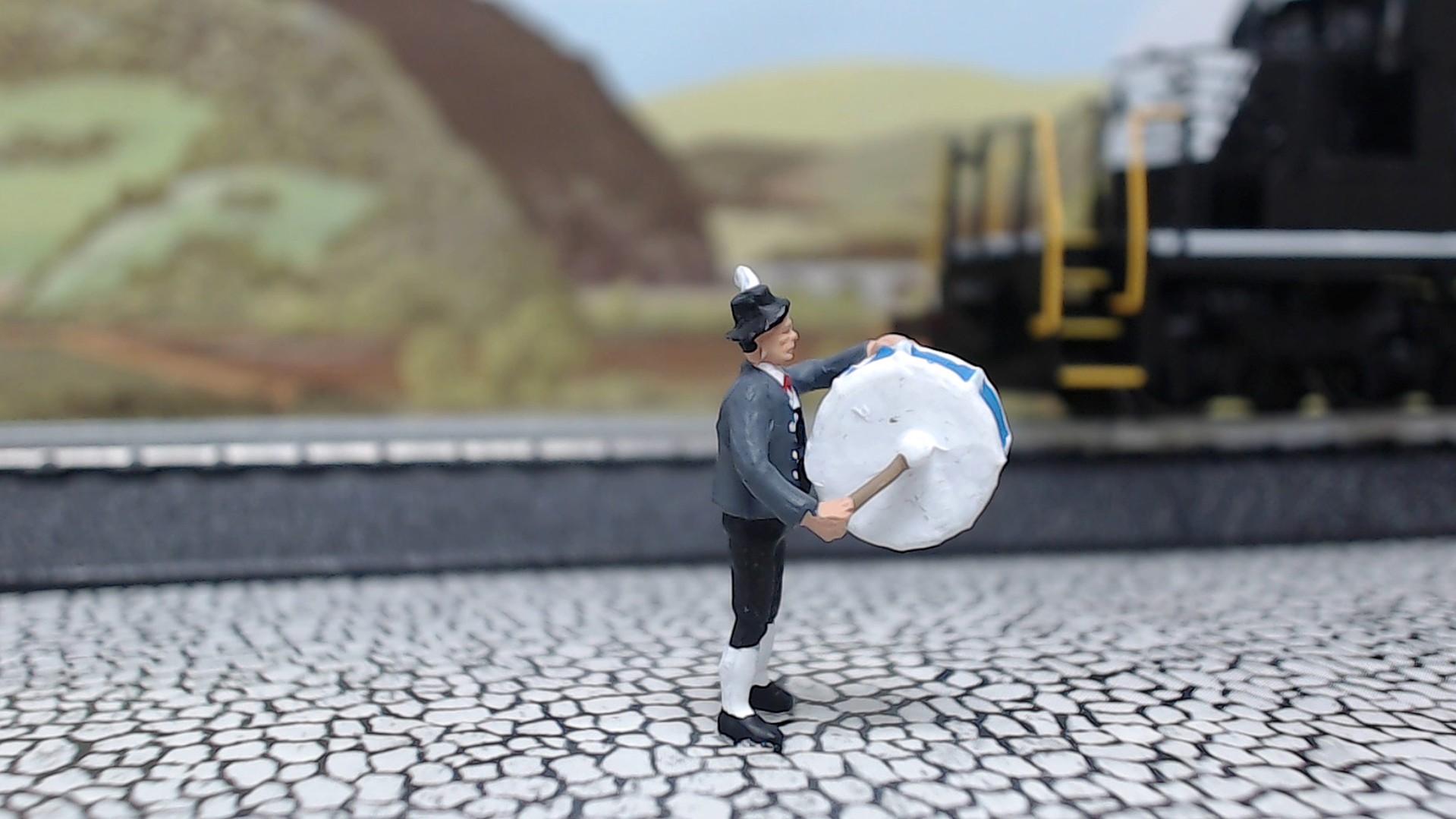 Band Bavarian -- Model Railroad Figures -- HO Scale -- #10250 pictures ...