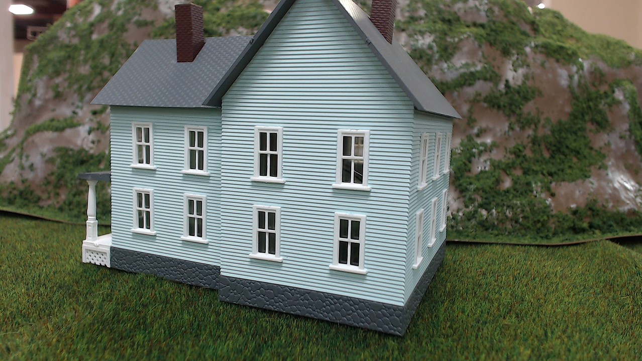 Grandma's House Built-Up -- HO Scale Model Railroad Building -- #779 ...