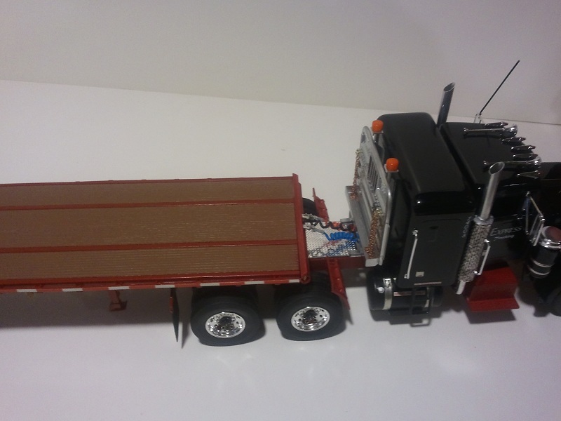 Fruehauf Flatbed Trailer -- Plastic Model Semi Trailer Kit -- 1/25 ...