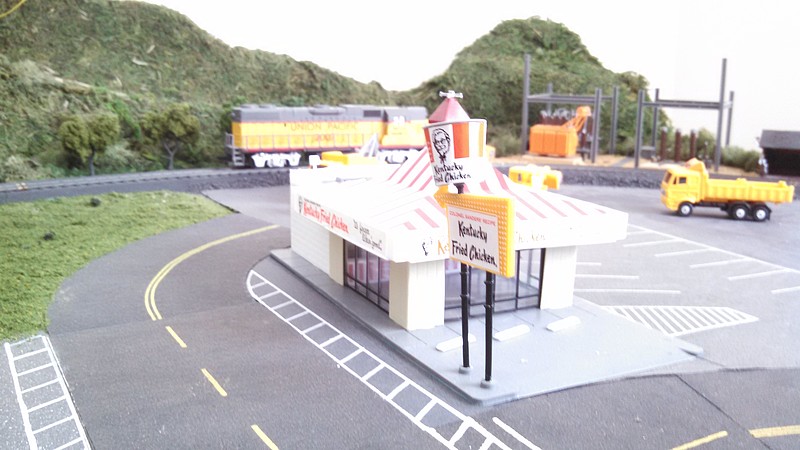 Kentucky Fried Chicken(R) Drive In Kit -- Model Train Building -- HO ...